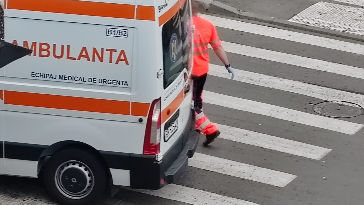 Brăileancă accidentată în timp ce traversa strada pe marcajul pietonal ...
